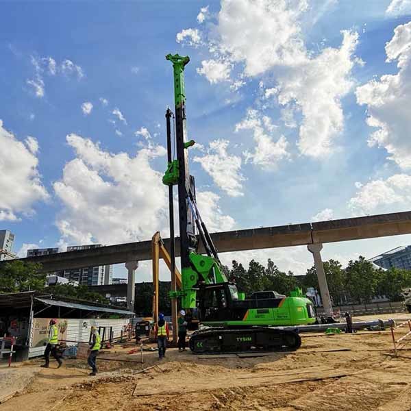 Small CFA Rotary Piling Rig With 35 Mpa Max Operating Pressure 220 Kn.M ...